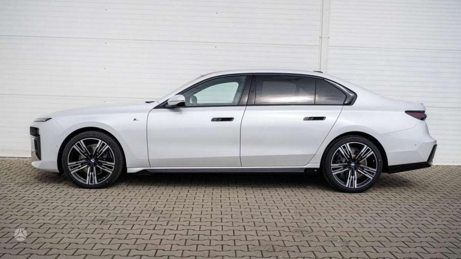 Balts BMW 740 2024 Viļņa, ar dzinēja tilpumu 2.99 L un nobraukumu 33 tūkst. km par 79900 €, foto 6 vietnē AUTOMOTO.COM.LV