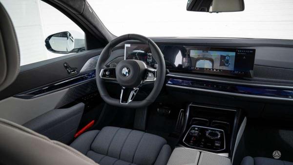 White BMW 740 2024 in Vilnius, with an engine capacity of 2.99 L and mileage of 33 thousand km for 79900 €, photo 10 on AUTOMOTO.COM.LV