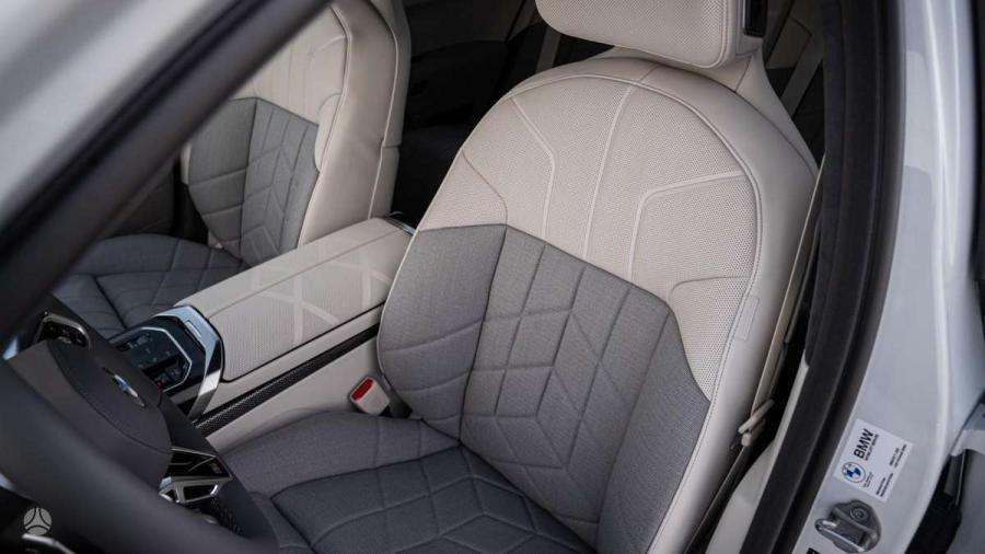 Balts BMW 740 2024 Viļņa, ar dzinēja tilpumu 2.99 L un nobraukumu 33 tūkst. km par 79900 €, foto 15 vietnē AUTOMOTO.COM.LV