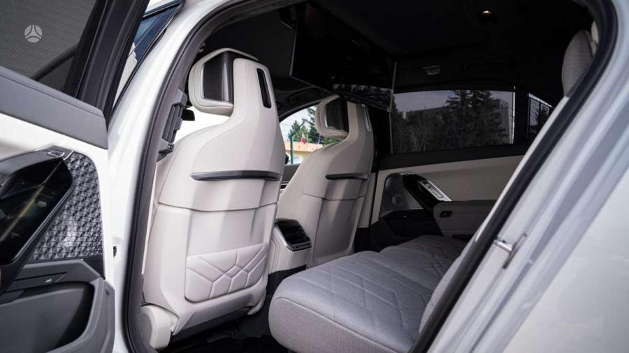 Balts BMW 740 2024 Viļņa, ar dzinēja tilpumu 2.99 L un nobraukumu 33 tūkst. km par 79900 €, foto 17 vietnē AUTOMOTO.COM.LV