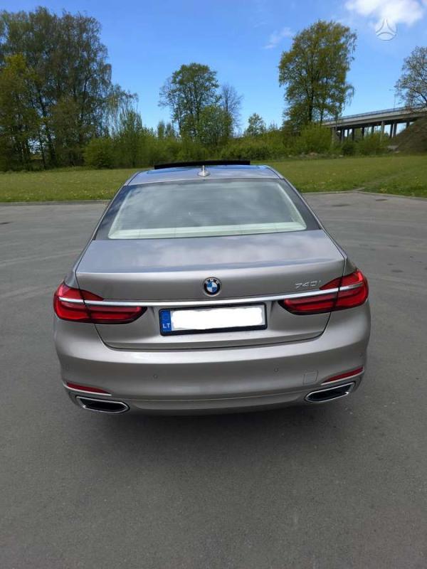 Yellow BMW 740 2016 in Kretinga, with an engine capacity of 3.00 L and mileage of 190 thousand km for 16999 €, photo 7 on AUTOMOTO.COM.LV