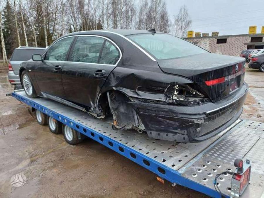 Melns BMW 745 2003 Viļņa, ar dzinēja tilpumu 0.00 L un nobraukumu 49 tūkst. km par 5500 €, foto 5 vietnē AUTOMOTO.COM.LV