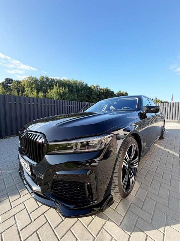 Black BMW 745 2020 in Klaipeda, with an engine capacity of 3.00 L and mileage of 93 thousand km for 42999 €, photo 3 on AUTOMOTO.COM.LV