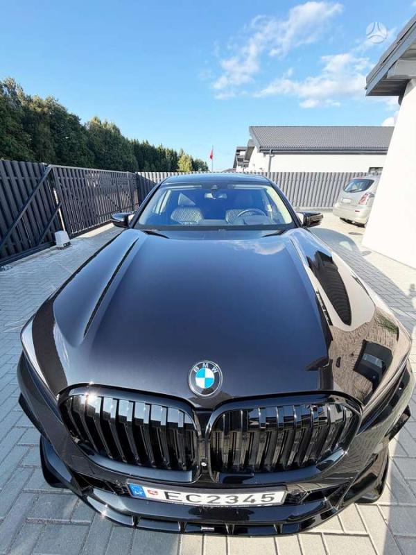 Black BMW 745 2020 in Klaipeda, with an engine capacity of 3.00 L and mileage of 93 thousand km for 42999 €, photo 5 on AUTOMOTO.COM.LV