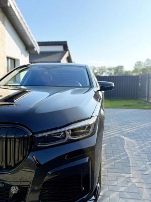 Black BMW 745 2020 in Klaipeda, with an engine capacity of 3.00 L and mileage of 93 thousand km for 42999 €, photo 8 on AUTOMOTO.COM.LV