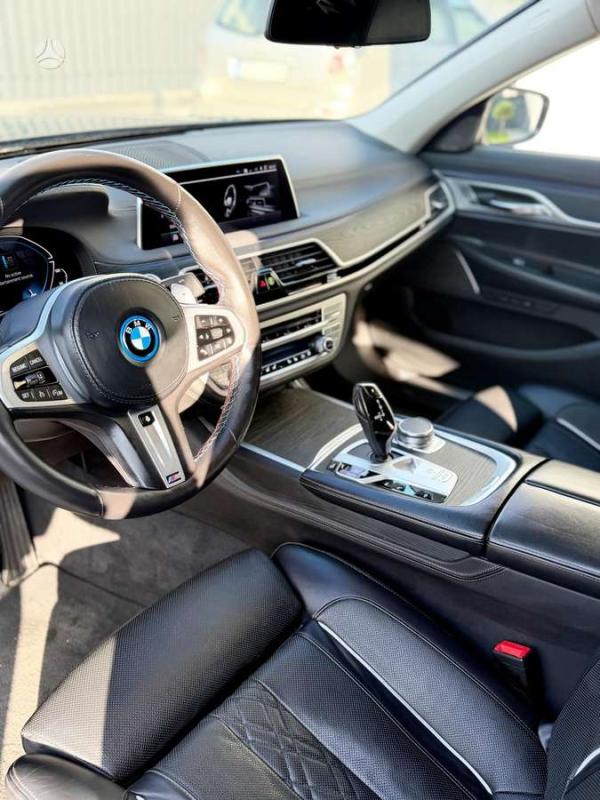 Black BMW 745 2020 in Klaipeda, with an engine capacity of 3.00 L and mileage of 93 thousand km for 42999 €, photo 9 on AUTOMOTO.COM.LV