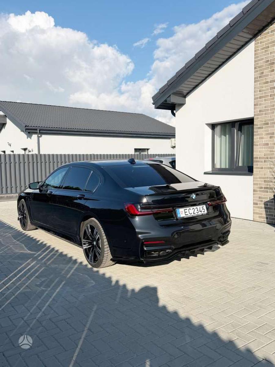 Black BMW 745 2020 in Klaipeda, with an engine capacity of 3.00 L and mileage of 93 thousand km for 42999 €, photo 13 on AUTOMOTO.COM.LV