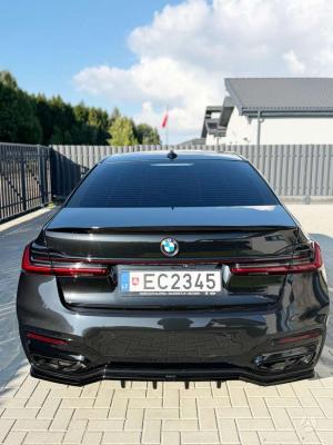 Black BMW 745 2020 in Klaipeda, with an engine capacity of 3.00 L and mileage of 93 thousand km for 42999 €, photo 14 on AUTOMOTO.COM.LV