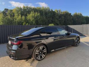 Black BMW 745 2020 in Klaipeda, with an engine capacity of 3.00 L and mileage of 93 thousand km for 42999 €, photo 16 on AUTOMOTO.COM.LV