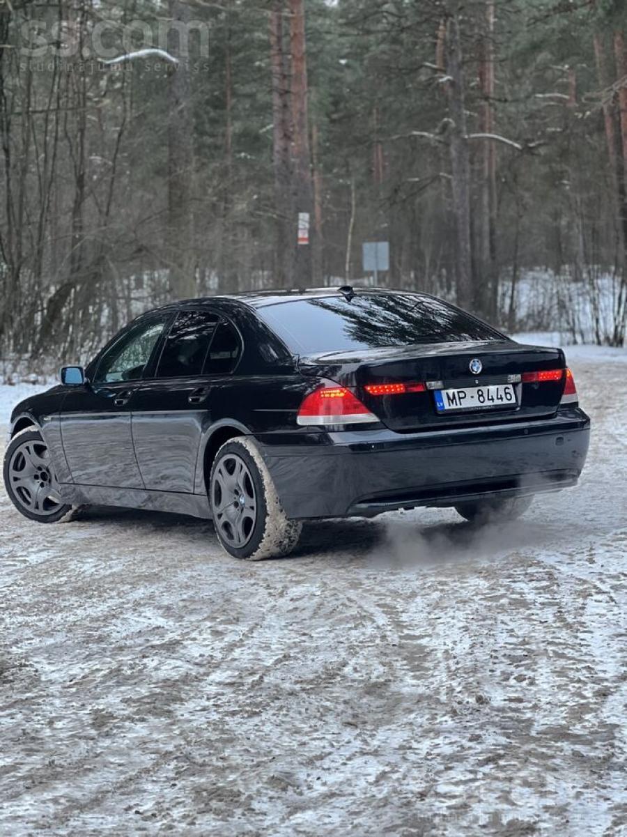 Black BMW 745 2002 in Riga, with an engine capacity of 4.40 L and mileage of 368 thousand km for 3200 €, photo 3 on AUTOMOTO.COM.LV