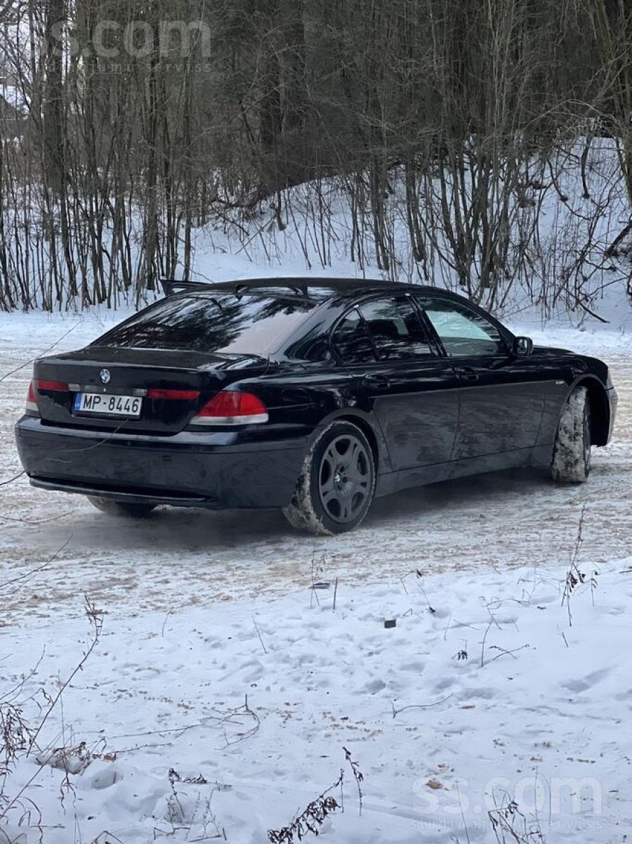 Black BMW 745 2002 in Riga, with an engine capacity of 4.40 L and mileage of 368 thousand km for 3200 €, photo 4 on AUTOMOTO.COM.LV