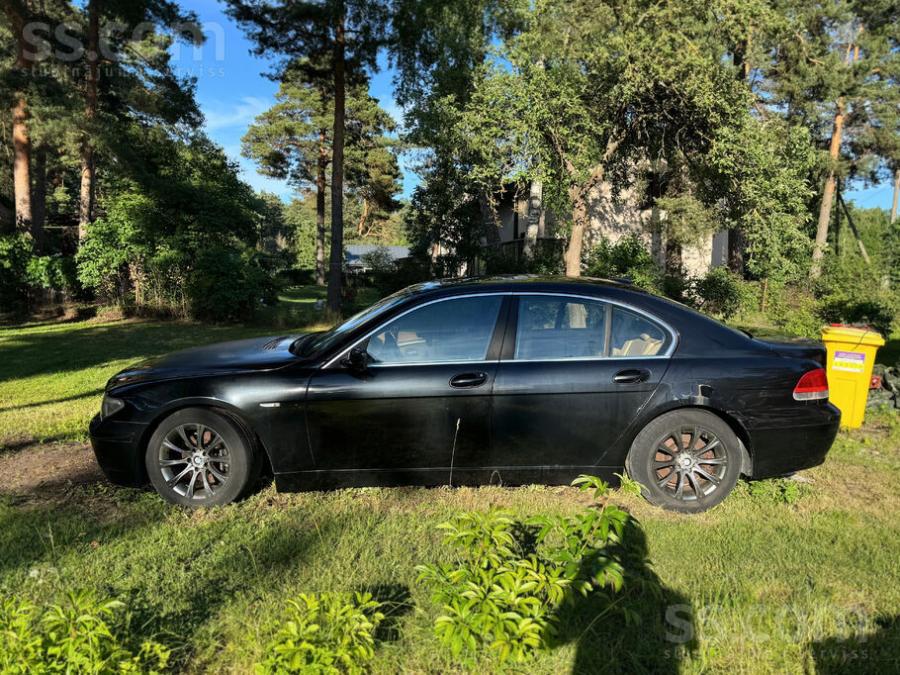 Black BMW 745 2002 in Riga, with an engine capacity of 4.50 L and mileage of 260 thousand km for 900 €, photo 3 on AUTOMOTO.COM.LV