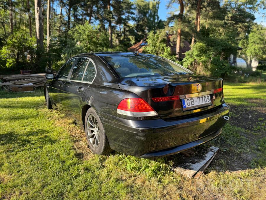 Black BMW 745 2002 in Riga, with an engine capacity of 4.50 L and mileage of 260 thousand km for 900 €, photo 4 on AUTOMOTO.COM.LV