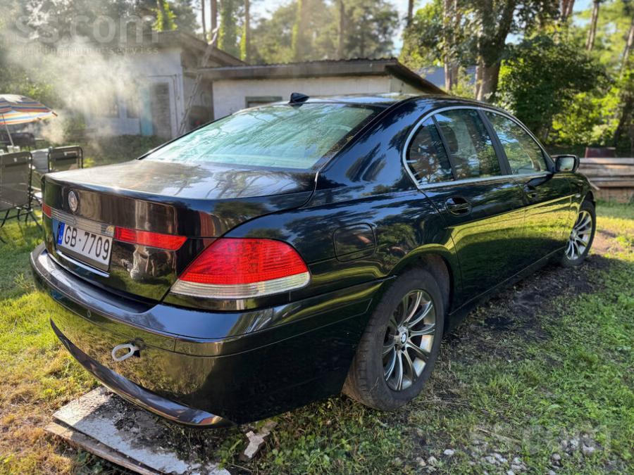 Black BMW 745 2002 in Riga, with an engine capacity of 4.50 L and mileage of 260 thousand km for 900 €, photo 5 on AUTOMOTO.COM.LV