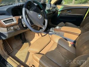 Black BMW 745 2002 in Riga, with an engine capacity of 4.50 L and mileage of 260 thousand km for 900 €, photo 10 on AUTOMOTO.COM.LV