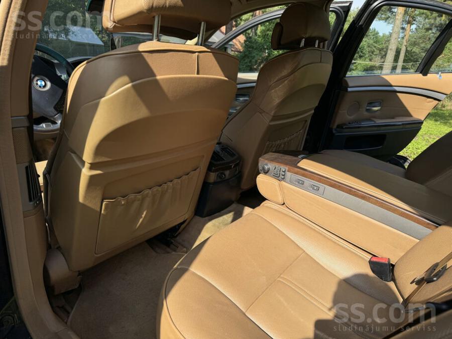Black BMW 745 2002 in Riga, with an engine capacity of 4.50 L and mileage of 260 thousand km for 900 €, photo 12 on AUTOMOTO.COM.LV