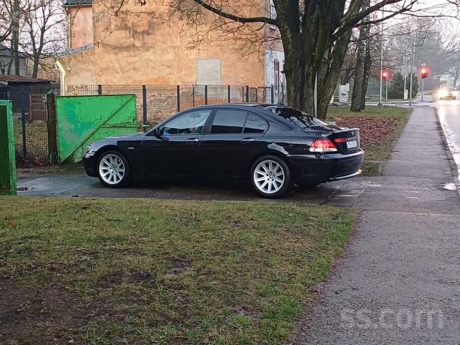 Melns BMW 745 2003 Rīga, ar dzinēja tilpumu 4.40 L un nobraukumu 390 tūkst. km par 2200 €, foto 1 vietnē AUTOMOTO.COM.LV