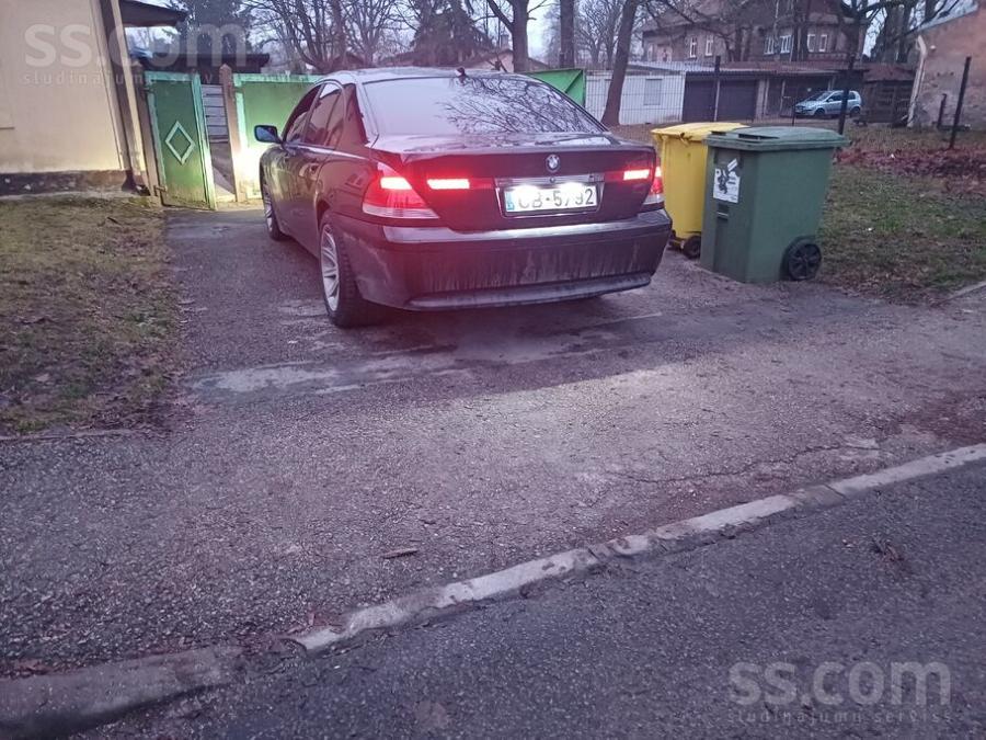 Melns BMW 745 2003 Rīga, ar dzinēja tilpumu 4.40 L un nobraukumu 390 tūkst. km par 2200 €, foto 3 vietnē AUTOMOTO.COM.LV