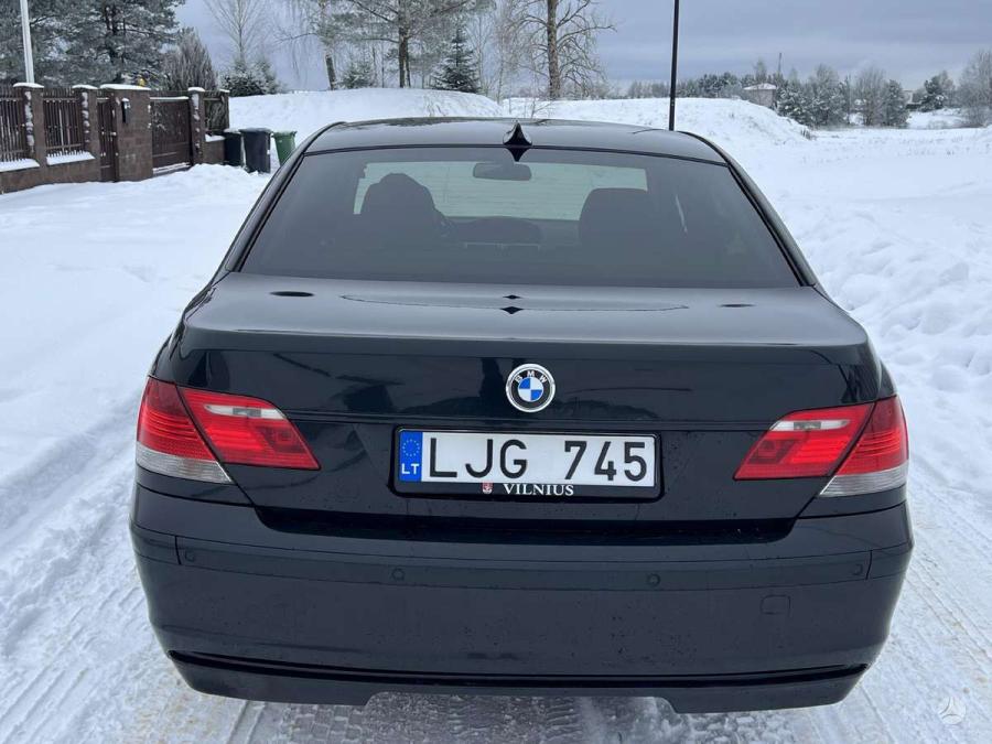 Black BMW 745 2006 in Vilnius, with an engine capacity of 4.42 L and mileage of 400 thousand km for 3650 €, photo 3 on AUTOMOTO.COM.LV