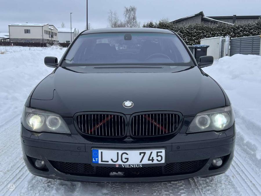 Black BMW 745 2006 in Vilnius, with an engine capacity of 4.42 L and mileage of 400 thousand km for 3650 €, photo 4 on AUTOMOTO.COM.LV