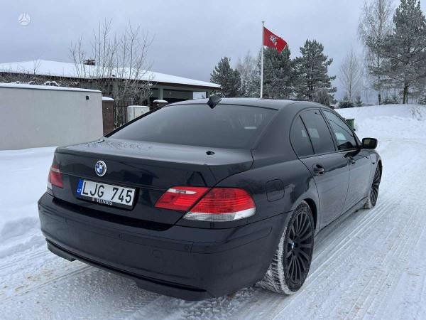 Black BMW 745 2006 in Vilnius, with an engine capacity of 4.42 L and mileage of 400 thousand km for 3650 €, photo 8 on AUTOMOTO.COM.LV