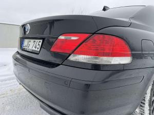 Black BMW 745 2006 in Vilnius, with an engine capacity of 4.42 L and mileage of 400 thousand km for 3650 €, photo 10 on AUTOMOTO.COM.LV