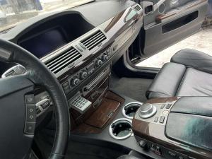 Black BMW 745 2006 in Vilnius, with an engine capacity of 4.42 L and mileage of 400 thousand km for 3650 €, photo 19 on AUTOMOTO.COM.LV