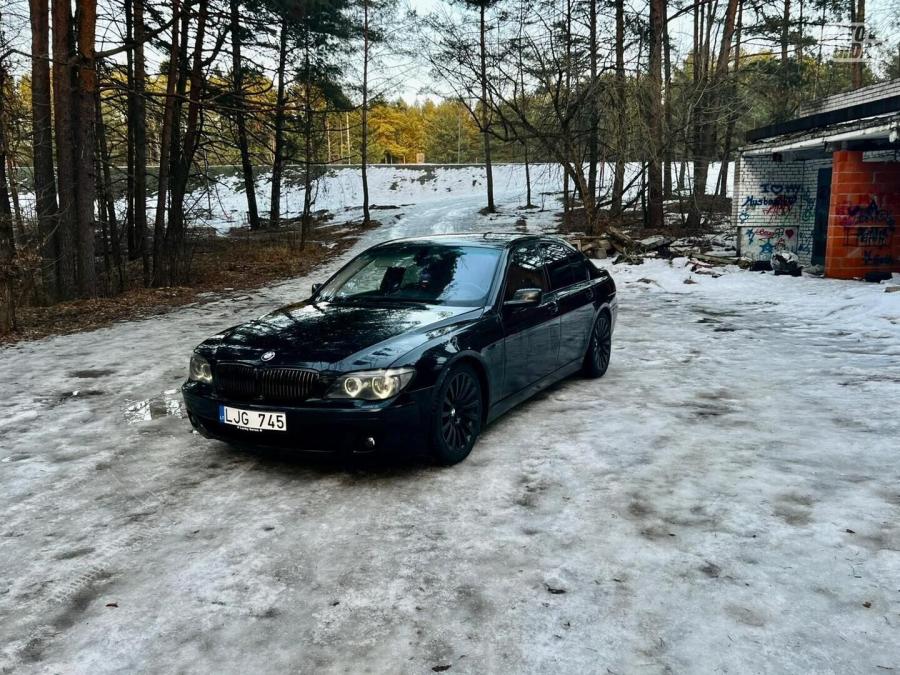 Melns BMW 745 2006 Kauņa, ar dzinēja tilpumu 4.40 L un nobraukumu 450 tūkst. km par 3400 €, foto 2 vietnē AUTOMOTO.COM.LV