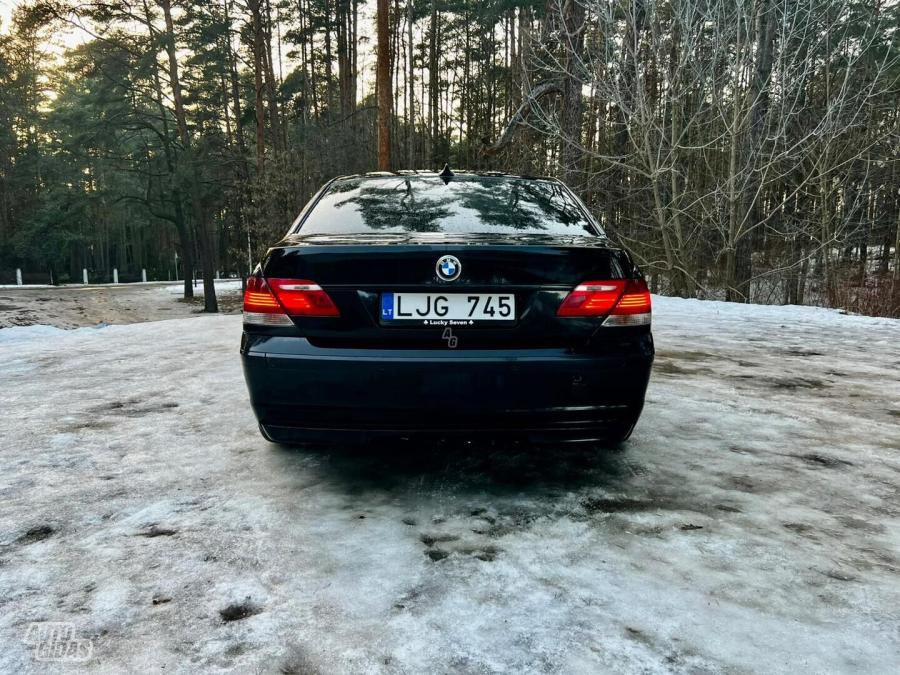 Melns BMW 745 2006 Kauņa, ar dzinēja tilpumu 4.40 L un nobraukumu 450 tūkst. km par 3400 €, foto 6 vietnē AUTOMOTO.COM.LV