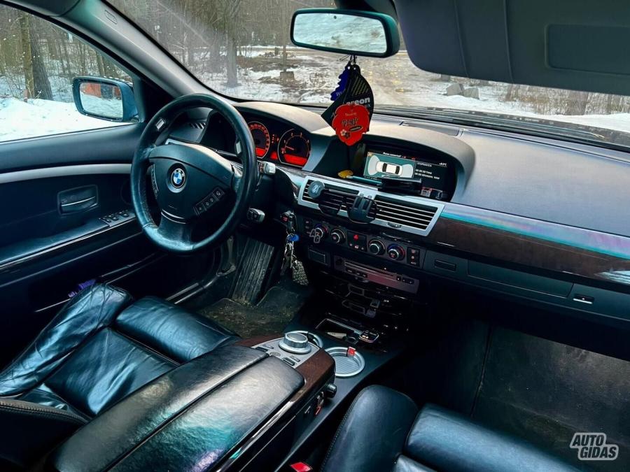 Melns BMW 745 2006 Kauņa, ar dzinēja tilpumu 4.40 L un nobraukumu 450 tūkst. km par 3400 €, foto 7 vietnē AUTOMOTO.COM.LV