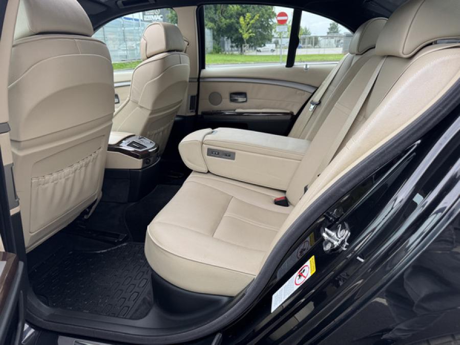Black BMW 745 2006 in Tallinn, with an engine capacity of 4.50 L and mileage of 265 thousand km for 7000 €, photo 14 on AUTOMOTO.COM.LV
