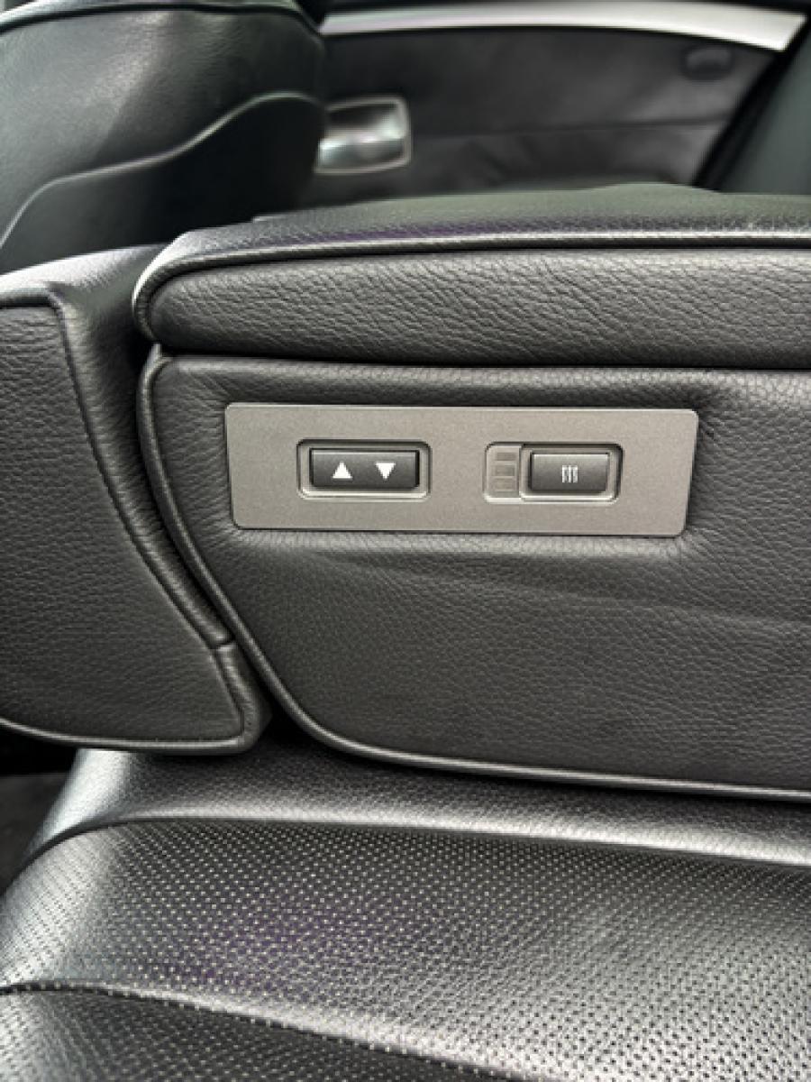 Melns BMW 745 2006 Jehvi, ar dzinēja tilpumu 4.40 L un nobraukumu 385 tūkst. km par 7000 €, foto 14 vietnē AUTOMOTO.COM.LV