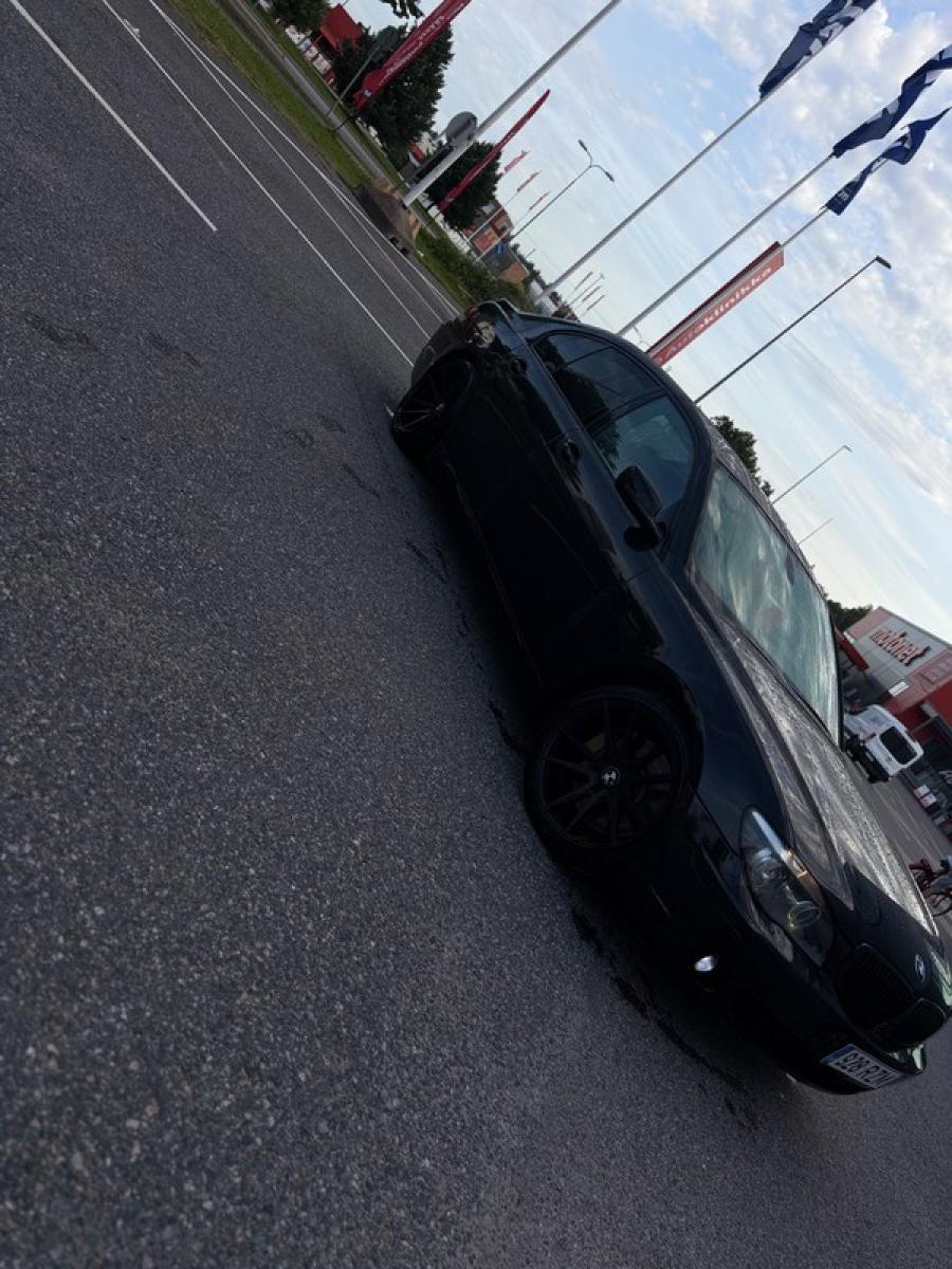 Melns BMW 745 2006 Jehvi, ar dzinēja tilpumu 4.40 L un nobraukumu 385 tūkst. km par 7000 €, foto 17 vietnē AUTOMOTO.COM.LV