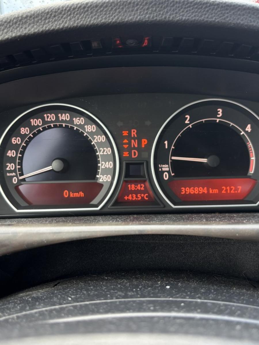 Melns BMW 745 2006 Jehvi, ar dzinēja tilpumu 4.40 L un nobraukumu 385 tūkst. km par 7000 €, foto 21 vietnē AUTOMOTO.COM.LV