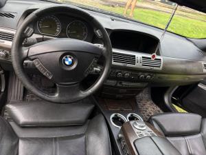 Melns BMW 745 2006 Jehvi, ar dzinēja tilpumu 4.40 L un nobraukumu 385 tūkst. km par 7000 €, foto 22 vietnē AUTOMOTO.COM.LV