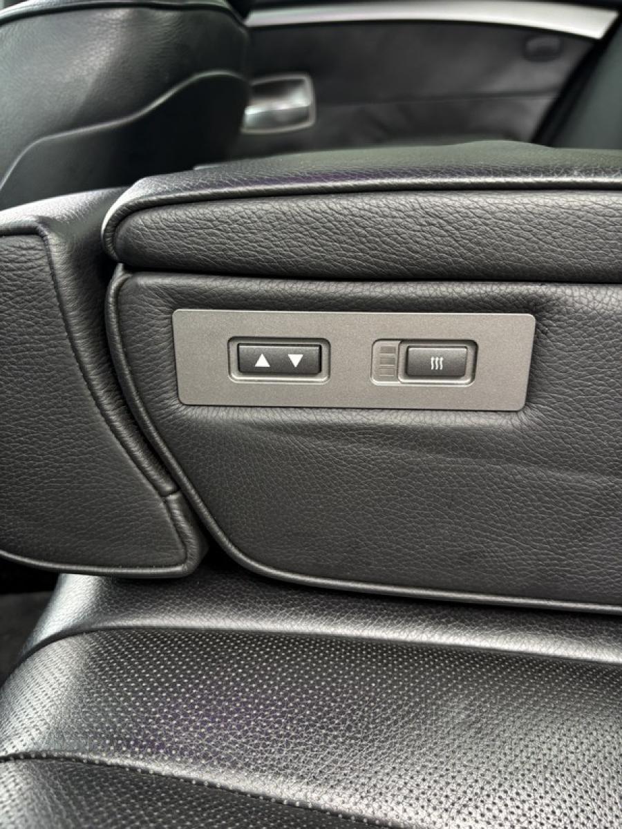 Melns BMW 745 2006 Jehvi, ar dzinēja tilpumu 4.40 L un nobraukumu 385 tūkst. km par 7000 €, foto 27 vietnē AUTOMOTO.COM.LV