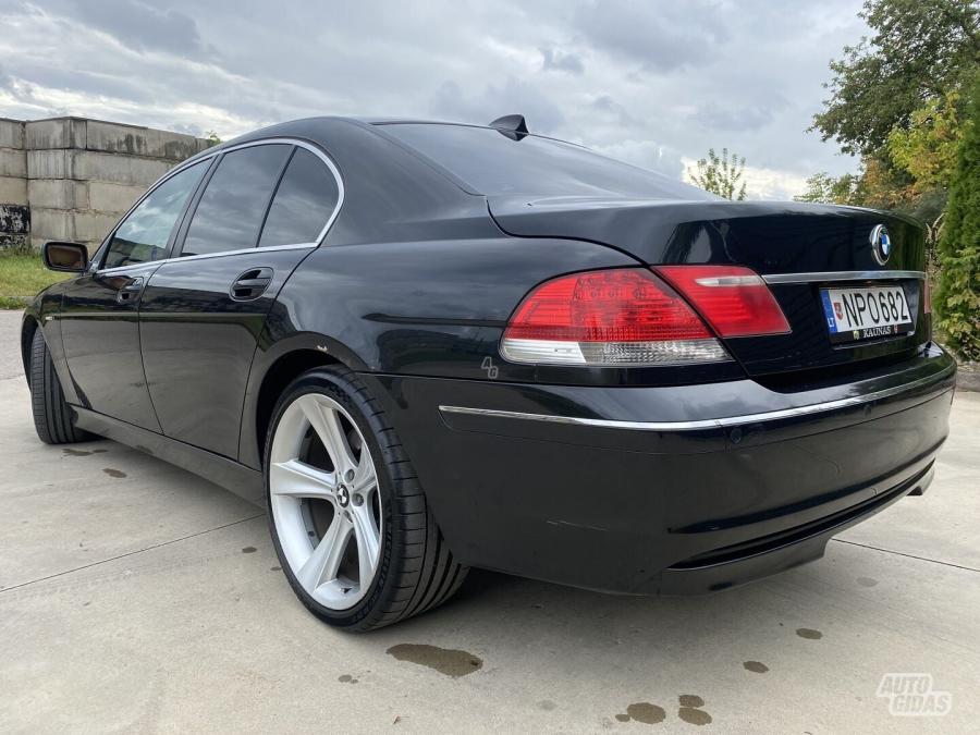 Melns BMW 745 2006 Kauņa, ar dzinēja tilpumu 4.40 L un nobraukumu 480 tūkst. km par 4700 €, foto 8 vietnē AUTOMOTO.COM.LV