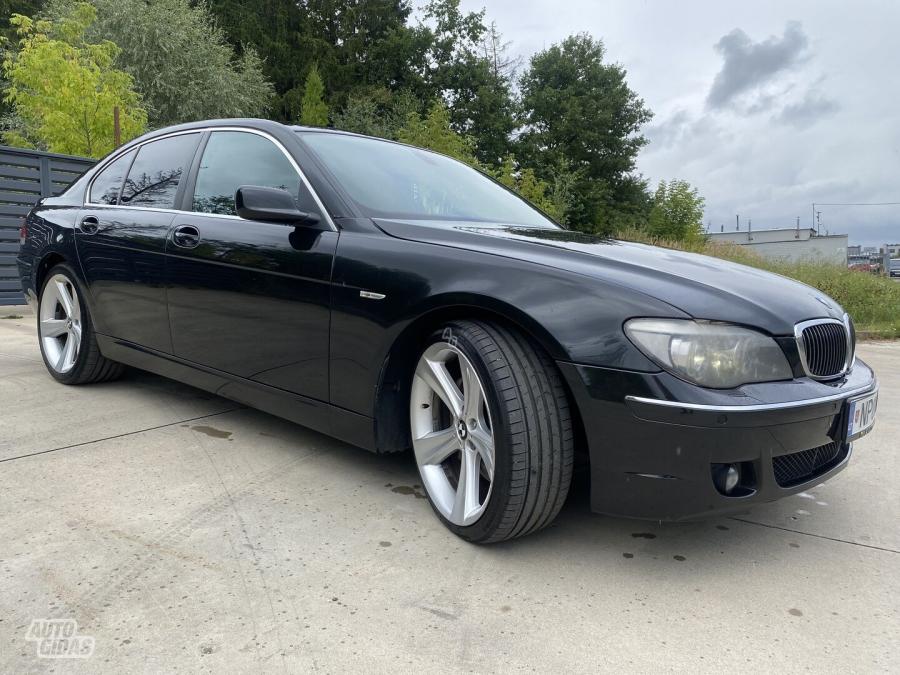Melns BMW 745 2006 Kauņa, ar dzinēja tilpumu 4.40 L un nobraukumu 480 tūkst. km par 4700 €, foto 16 vietnē AUTOMOTO.COM.LV