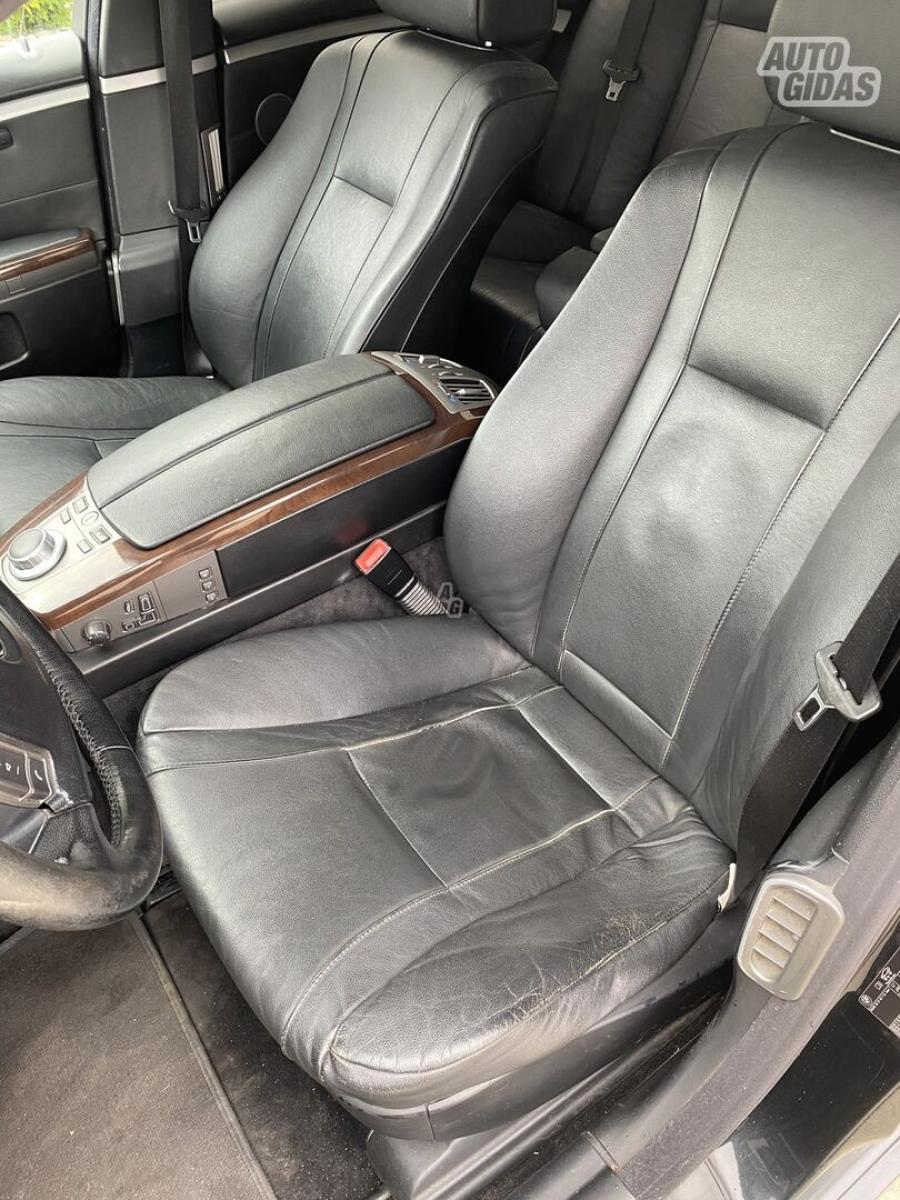 Melns BMW 745 2006 Kauņa, ar dzinēja tilpumu 4.40 L un nobraukumu 480 tūkst. km par 4700 €, foto 19 vietnē AUTOMOTO.COM.LV