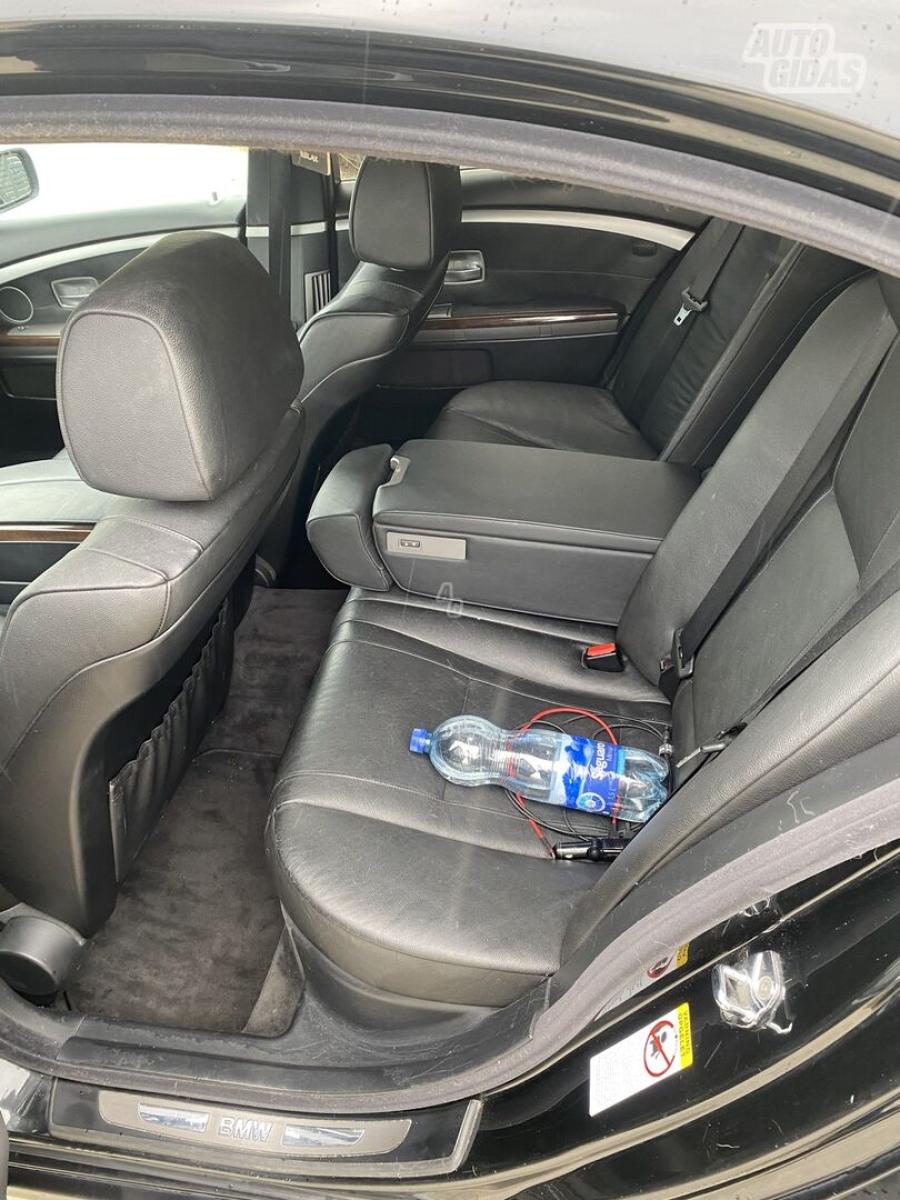 Melns BMW 745 2006 Kauņa, ar dzinēja tilpumu 4.40 L un nobraukumu 480 tūkst. km par 4700 €, foto 20 vietnē AUTOMOTO.COM.LV