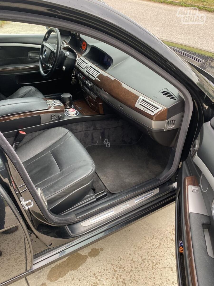 Melns BMW 745 2006 Kauņa, ar dzinēja tilpumu 4.40 L un nobraukumu 480 tūkst. km par 4700 €, foto 22 vietnē AUTOMOTO.COM.LV