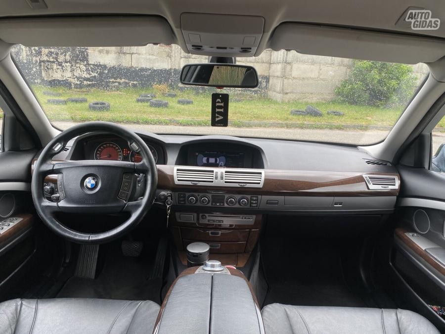 Melns BMW 745 2006 Kauņa, ar dzinēja tilpumu 4.40 L un nobraukumu 480 tūkst. km par 4700 €, foto 23 vietnē AUTOMOTO.COM.LV