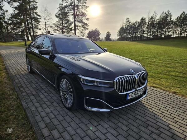 Black BMW 745 2019 in Telschi, with an engine capacity of 3.00 L and mileage of 171 thousand km for 43500 €, photo 2 on AUTOMOTO.COM.LV