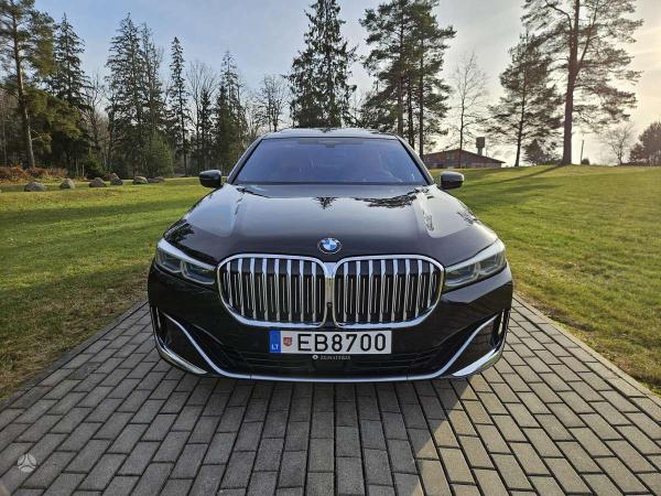 Black BMW 745 2019 in Telschi, with an engine capacity of 3.00 L and mileage of 171 thousand km for 43500 €, photo 5 on AUTOMOTO.COM.LV