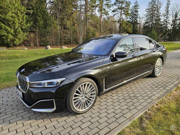 Black BMW 745 2019 in Telschi, with an engine capacity of 3.00 L and mileage of 171 thousand km for 43500 €, photo 7 on AUTOMOTO.COM.LV