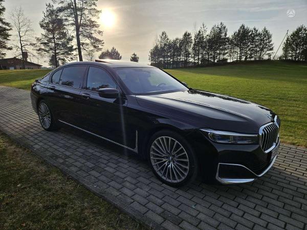 Black BMW 745 2019 in Telschi, with an engine capacity of 3.00 L and mileage of 171 thousand km for 43500 €, photo 8 on AUTOMOTO.COM.LV