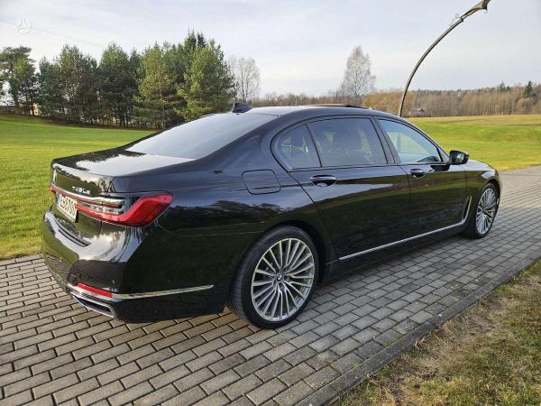 Black BMW 745 2019 in Telschi, with an engine capacity of 3.00 L and mileage of 171 thousand km for 43500 €, photo 9 on AUTOMOTO.COM.LV