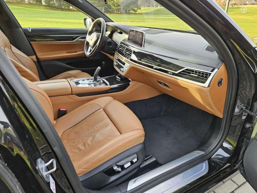 Melns BMW 745 2019 Telšiai, ar dzinēja tilpumu 3.00 L un nobraukumu 171 tūkst. km par 43500 €, foto 18 vietnē AUTOMOTO.COM.LV