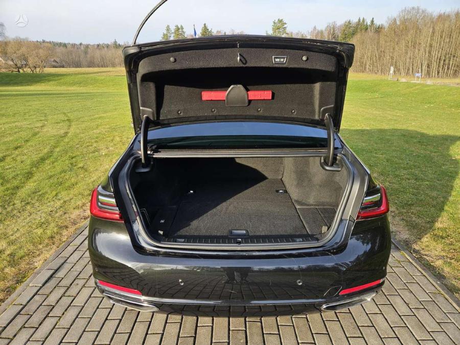 Melns BMW 745 2019 Telšiai, ar dzinēja tilpumu 3.00 L un nobraukumu 171 tūkst. km par 43500 €, foto 37 vietnē AUTOMOTO.COM.LV