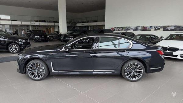 Black BMW 745 2019 in Marijampole, with an engine capacity of 3.00 L and mileage of 225 thousand km for 36999 €, photo 2 on AUTOMOTO.COM.LV